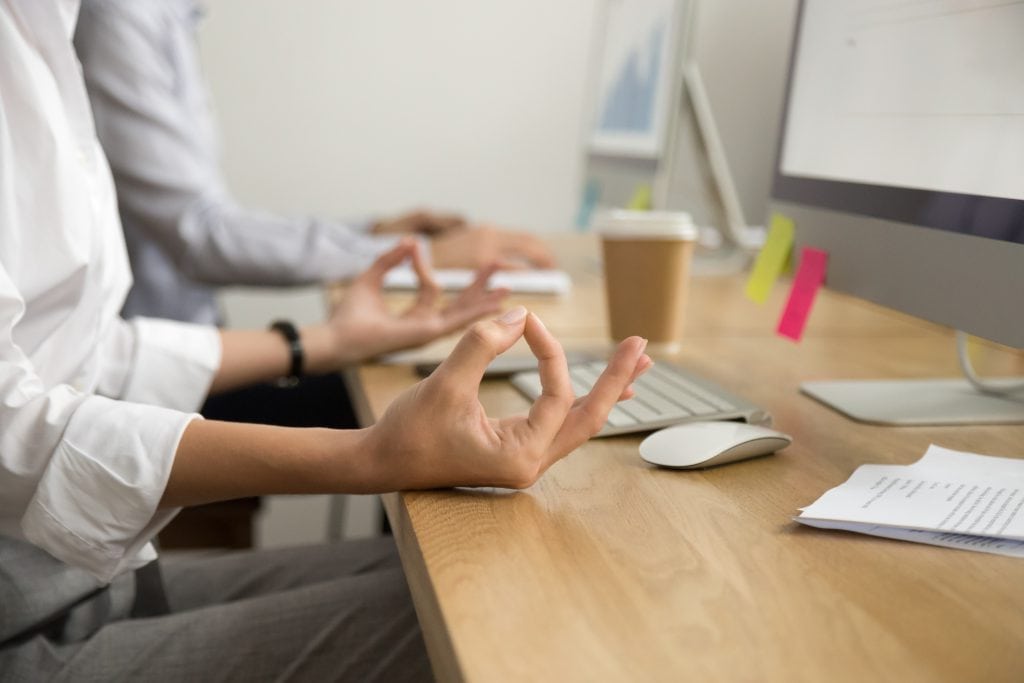 Cómo practicar mindfulness en la oficina para mejorar el bienestar Cómo practicar mindfulness en la oficina para mejorar el bienestar
